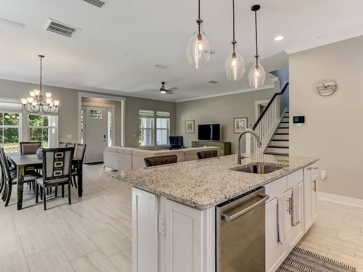 Beach Happy -Wifi, Beach Essentials, & Close Walk To Beach - Fernandina Beach, FL