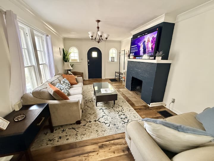 Broad Ripple| Restaurants| Bars| Bonfire| Parking - Irvington Historic District, IN