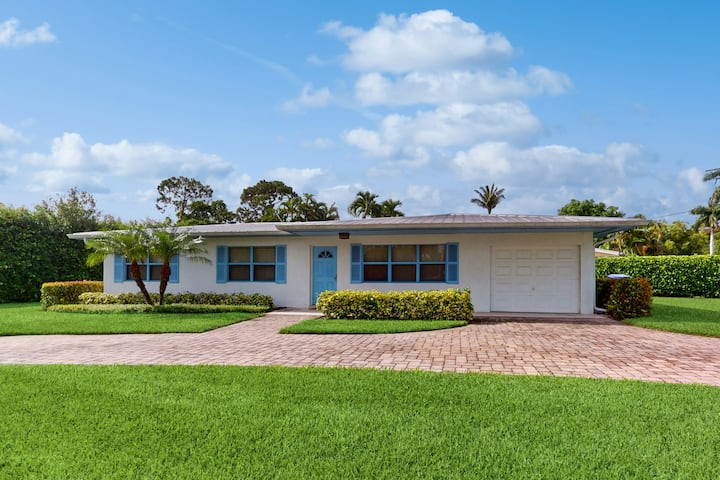 Quiet 3br Lakeview | Patio | Garage Parking | W/d - Naples, FL