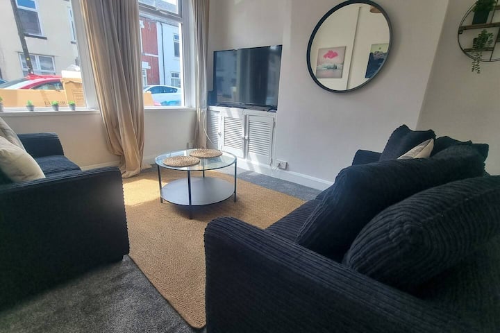Cosy Bright 4 Bed House 11mins From Cardiff Centre - Cardiff