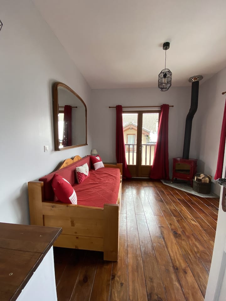 Gîte Salon Avec Poêle à Bois Une Chambre. - Bourg-Saint-Maurice