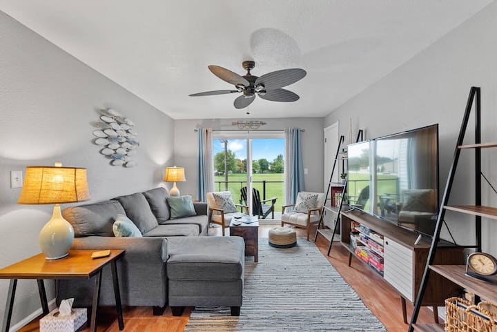 Cozy Condo W/ Fireplace & Balconies - Sheboygan, WI