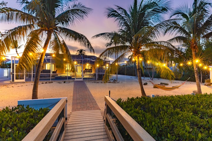 Sombrero Beach | Canalfront Pool Home + Dock - Marathon, FL