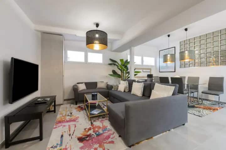 Modern And Stylish - 2bd 2bth - La Latina -