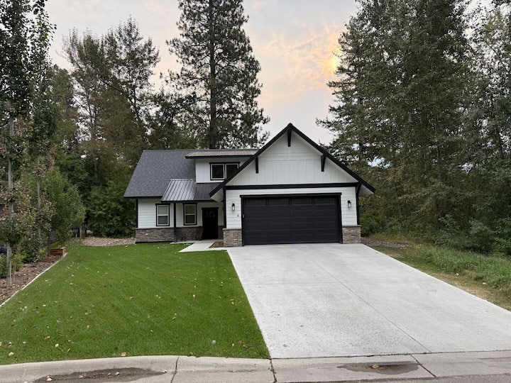 Nueva Casa Increíble En Columbia Falls - Sendero Para Caminar Por El Río Flathead - A / C Para Los Calurosos Días De Verano - Columbia Falls, MT