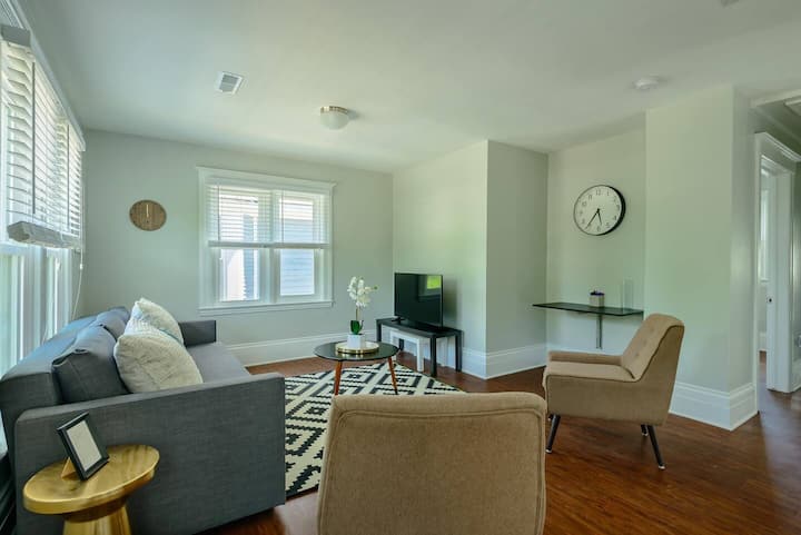 Spacious West Village 2bd/2ba Apt|min To Downtown - Windsor
