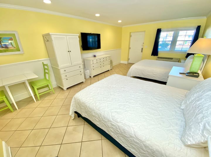 Pet-friendly, 3 Blocks To Beach, Pool, #105 - Atlantic Beach, NC