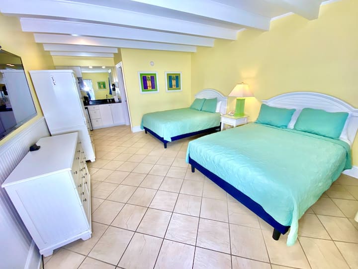 Pet-friendly, 3 Blocks To Beach, Pool, #302 - Morehead City, NC