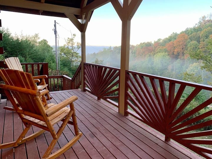 Twin Arch Cabin • Valley Views, Hot Tub, Pets Ok - Slade, KY
