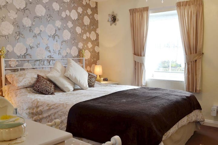 Cottage - Sleeps 3, Parking & Fishing - Downham Market