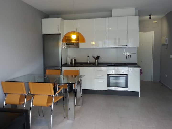 Steps From Puerto Marina, Benalmadena 2 Bed 1 Bath - Benalmádena