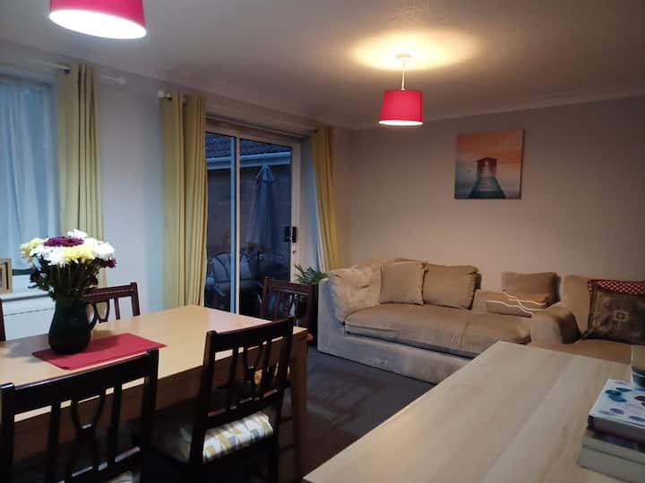 Fieldfare Green - Huku Kwetu - Luton