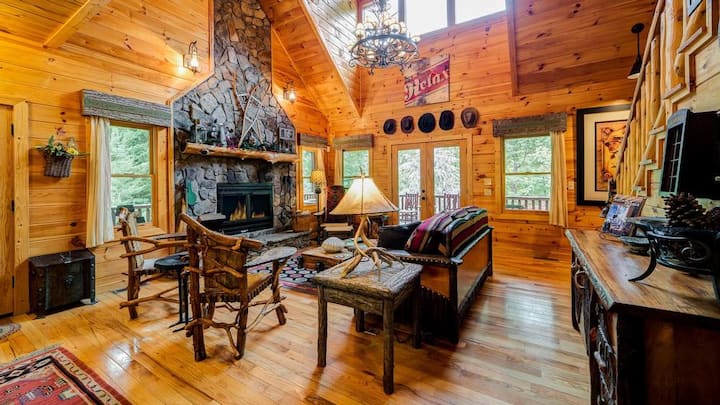 Bear Branches- 10 Min From Train, Hot Tub, 3 Kings - Blue Ridge, GA