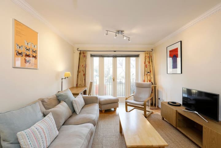 Cozy Apartment Near National Theathre - London