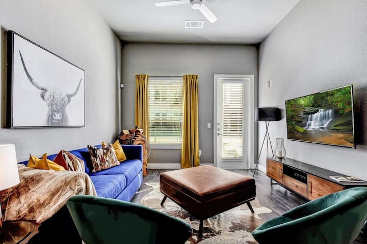 Forever Texas | Pet Friendly | Resort Style Pool - San Antonio, TX