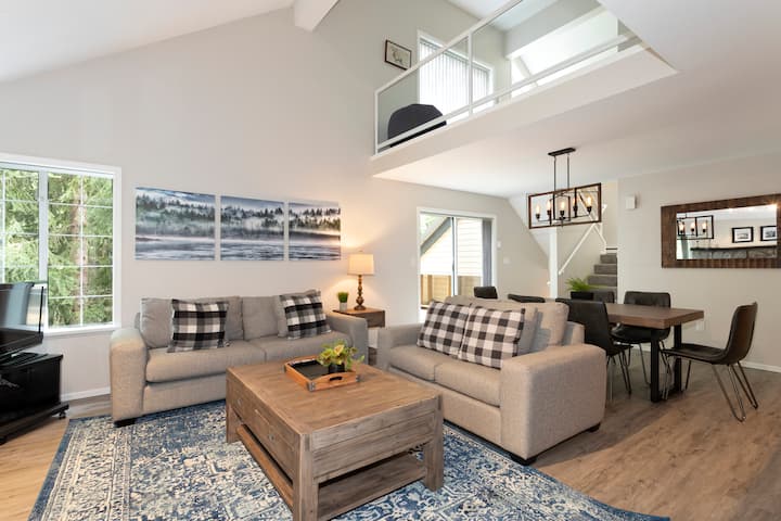 Family Townhome W/ Hot Tub & Deck - Whistler