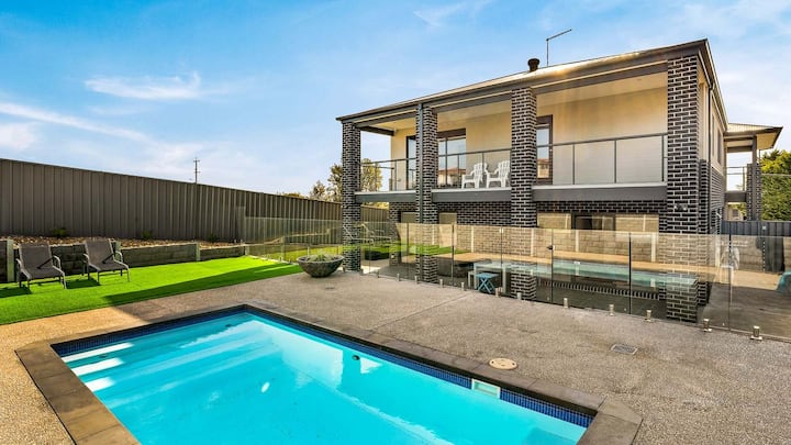 Castaway Views - San Remo