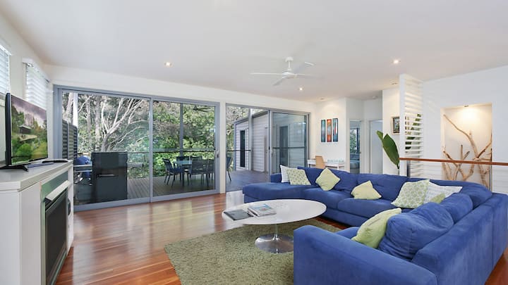 'Tranquil Beachside Escape' By Accom Holidays - Ettalong Beach