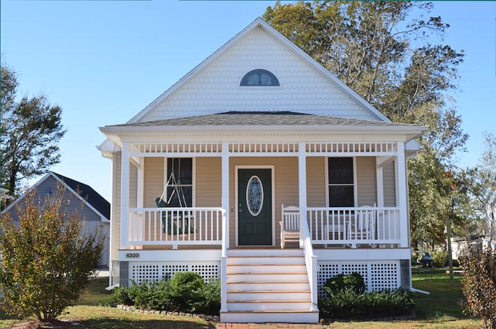 Myrtle On Mumford-historic Downtown Cottage - Chincoteague, VA