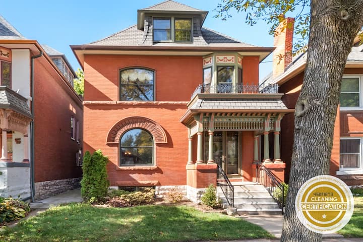 Elegant Victorian In Compton Heights / Abodebucks - St. Louis, MO