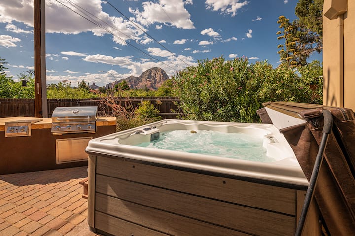 Sedona Adobe Cottage, Hot Tub, Red Rock Views, Fireplace, Private Balcony - Sedona, AZ