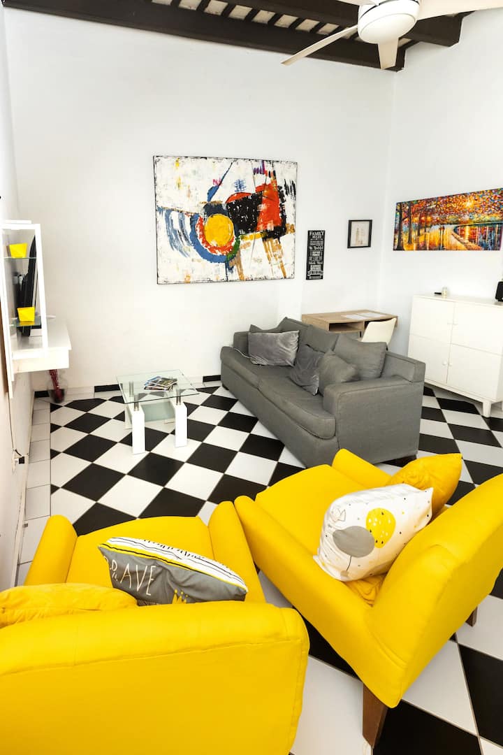 Historic And Stylish Apt At Calle Fortaleza! - Levittown