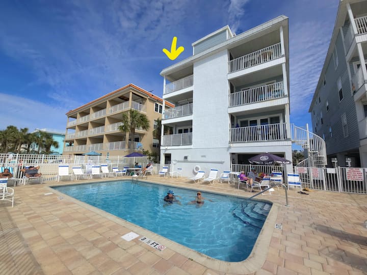 Frente A La Playa Penthouse Esquina # P Con Ascensor Privado - Indian Rocks Beach, FL