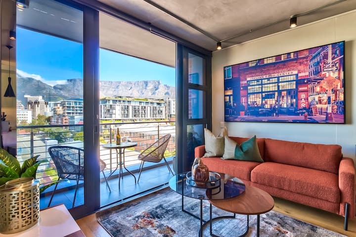 Contemporary Comfort Meets Cape Town’s Best Views - Le Cap