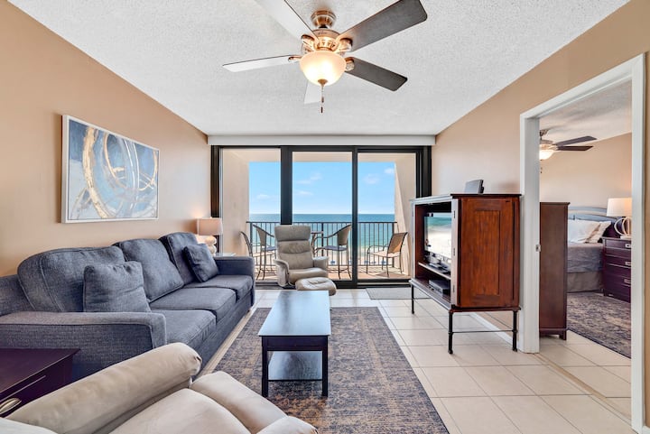 Come Enjoy This Condo Right On The Beach Of Gulf Shores! | Beachball Properties - Gulf Shores, AL