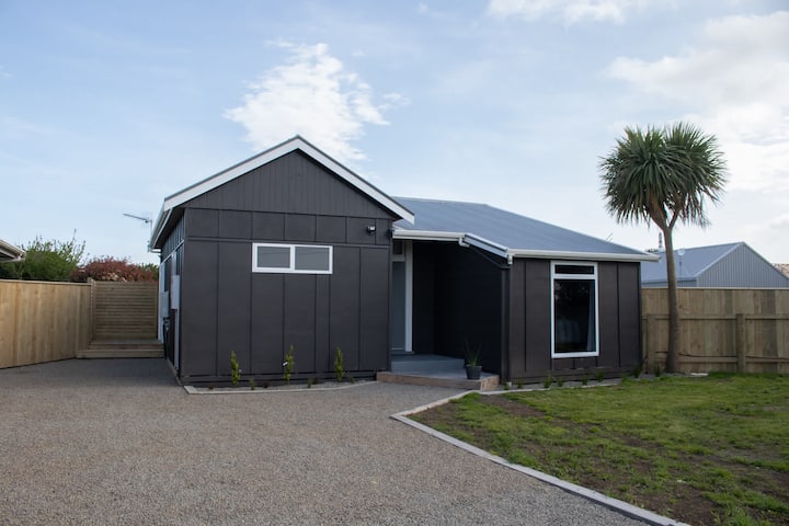 Pet Friendly Modern Apartment In Brixton - Waitara