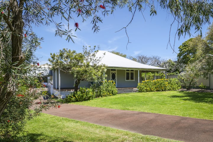 Charming Beach Home In Heart Of Old Dunsborough - Dunsborough