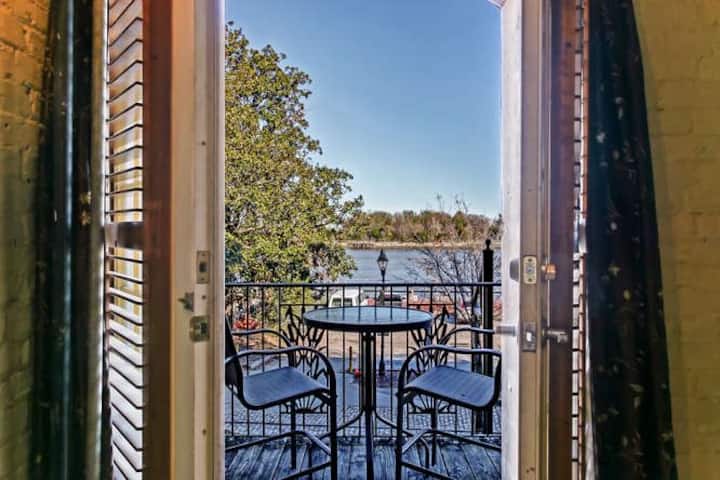 Amazing Loft Above River Street By Lucky Savannah - Skidaway Island, GA