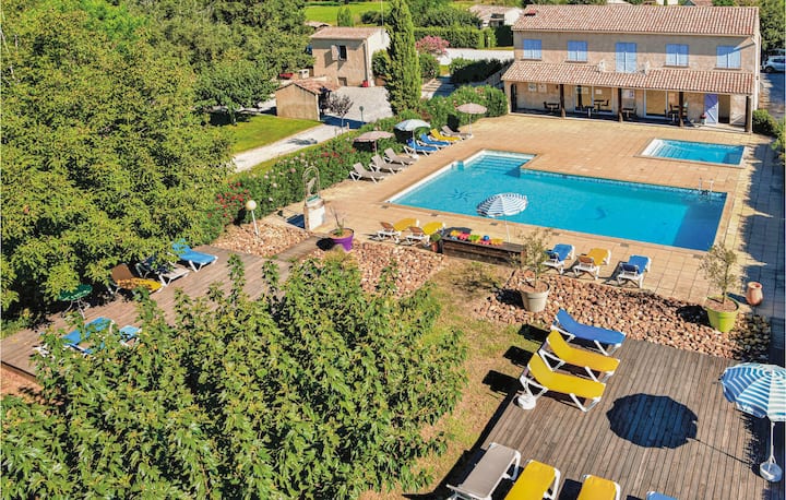 Stunning Home In Raphèle-lès-arles - Arlés
