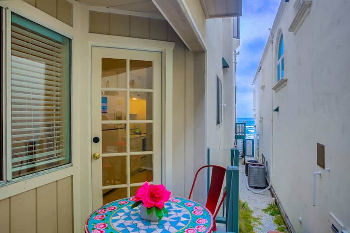 Oceanfront Condo • Walk To Pier - Oceanside, CA