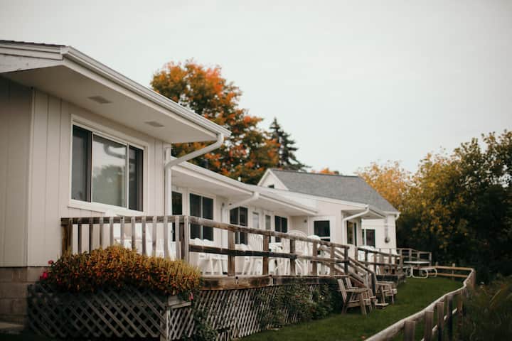 Guest House Kitchenette With King Bed - Bayfield, WI