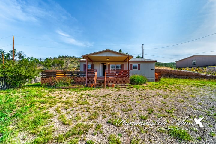 Redman: Cabin On A Hill Above Ruidoso Downs Track - 뉴멕시코