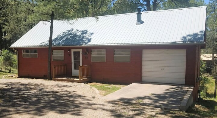 Petite Retreat 'Save A Penny- Gain An Experience' - Ruidoso, NM