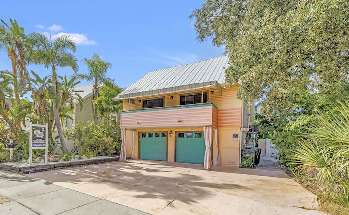 Gertrude's Siesta | 4-min Walk To Beach & Village - Sarasota, FL