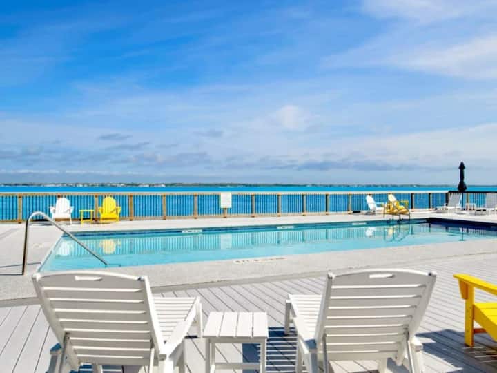 Waterfront Bougie Beach Bungalow (Pbc109) - Gulf Breeze, FL