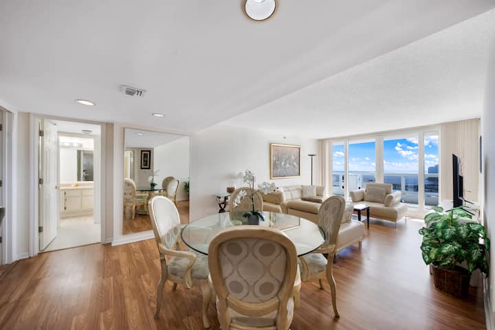 Spacious 3br | Bay Overlooking Balcony | Staycozy - Miami