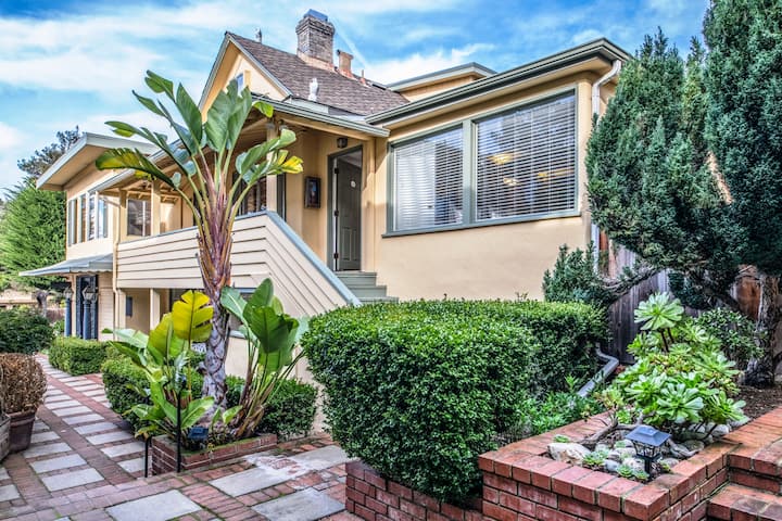 3797 Pine Place ~ Large Downtown Carmel-by-the-sea Flat, Walk Everywhere - Monterey, CA