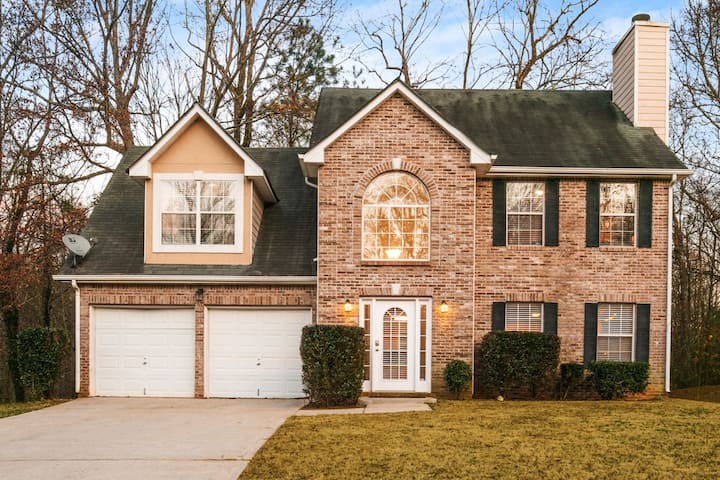 3br Decatur Home • Sleeps 10 • Private Patio-deck - Stone Mountain, GA