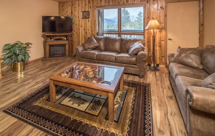 Condo W/fireplace, Great Views & Shared Hot Tub - Big Sky, MT