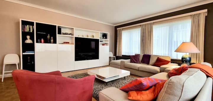 Ruim Familie Appartement Met Parking Knokke. - Knokke-Heist