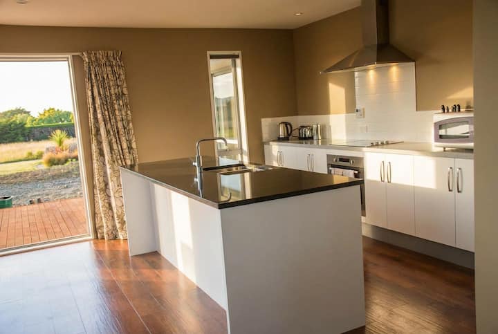 Relaxing Kaikoura Home With Bbq & Mountain Views - Kaikōura