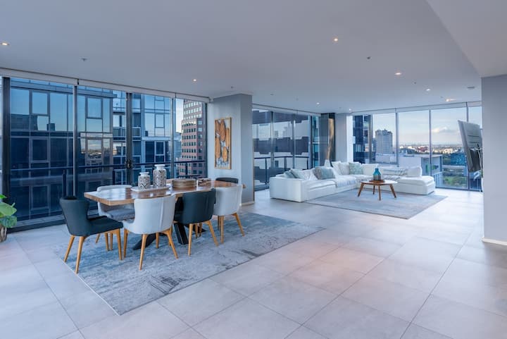 Perfect 4 Bedroom Penthouse Close To Casino - Melbourne