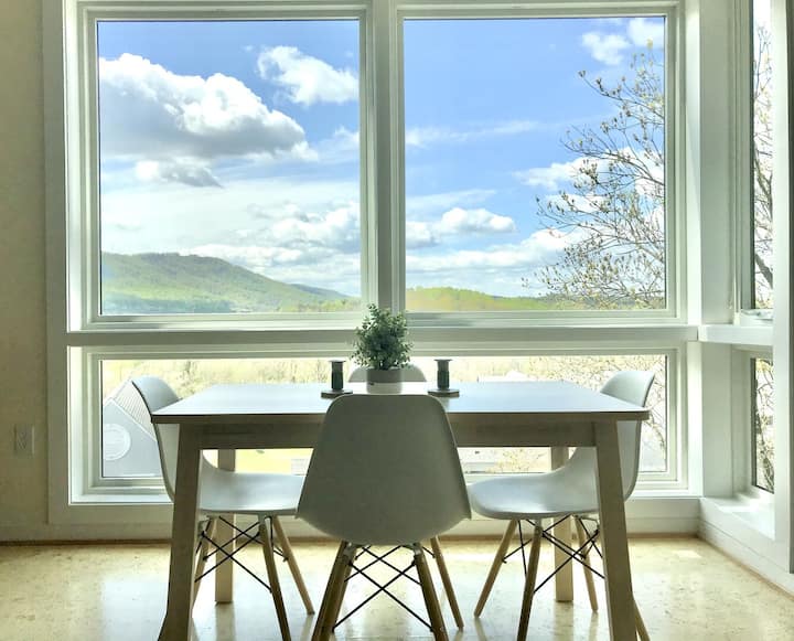 Greensview Apartment | 2 Bedroom, 2 Bath - Beautiful Views! - Charlottesville, VA