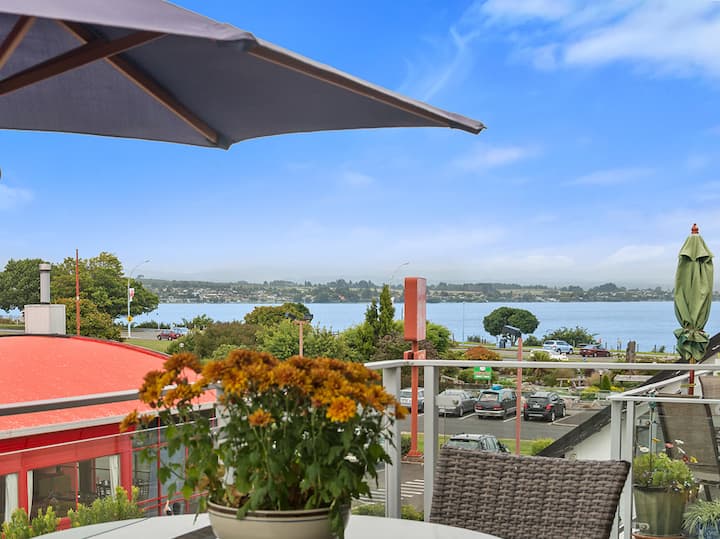 Relax On Roberts - Taupo Holiday Home - Taupō