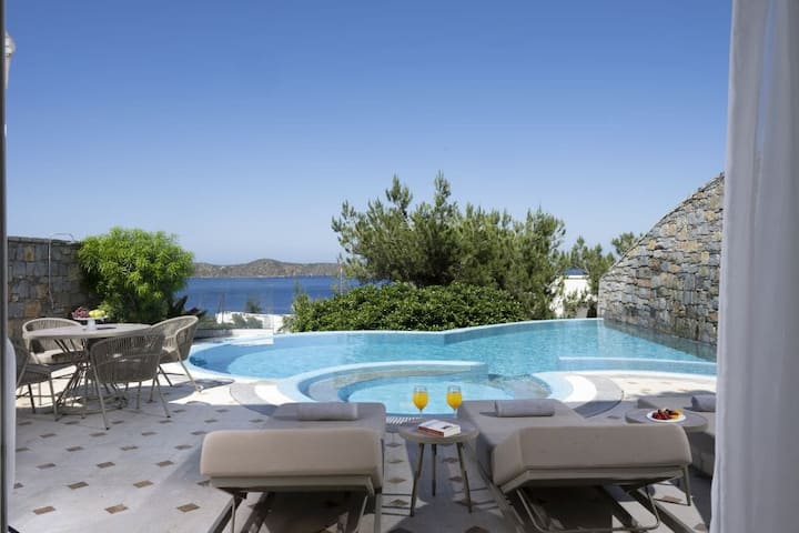 Sea-view Spa Villa • Private Pool & Gym - Elounda