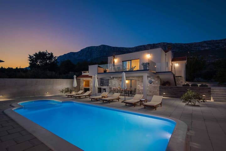 Villa Petra Divine With Heated Pool - Split